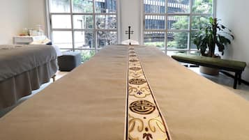 Tratamentos corporais, massagens de pedras quentes