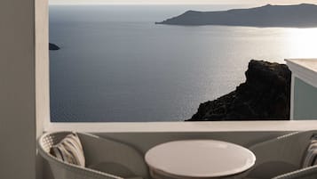 Deluxe Suite, Sea View & Caldera View | Terraço/pátio interior