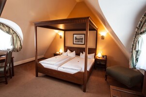 Quarto Panorâmico | Minibar, cofre no quarto, secretária, ferro/tábua de engomar 