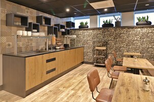 Café da manhã com buffet todos os dias mediante uma taxa
