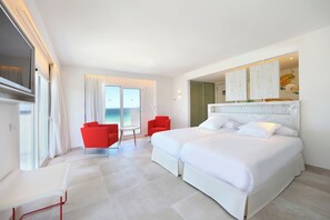 Quarto Duplo, varanda (Star Prestige) | 1 quarto, minibar, cofre no quarto, com decoração personalizada 