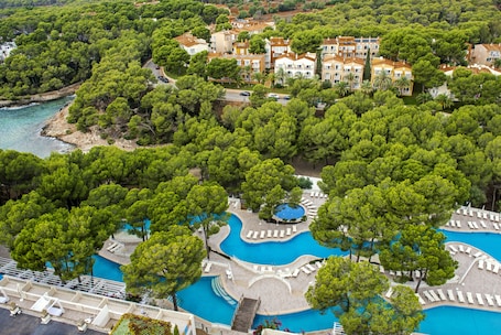 Jardim. Iberostar Waves Club Cala Barca