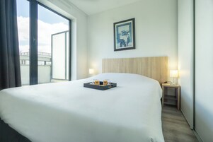 Apartamento standard, cozinha americana | Escrivaninha, cortinas blackout, Wi-Fi de cortesia, roupa de cama