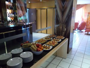 Café da manhã continental todos os dias (EUR 12.50 por pessoa)