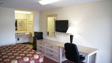 Quarto Standard, 1 cama king-size, fumadores | Secretária, ferro/tábua de engomar, Wi-fi grátis