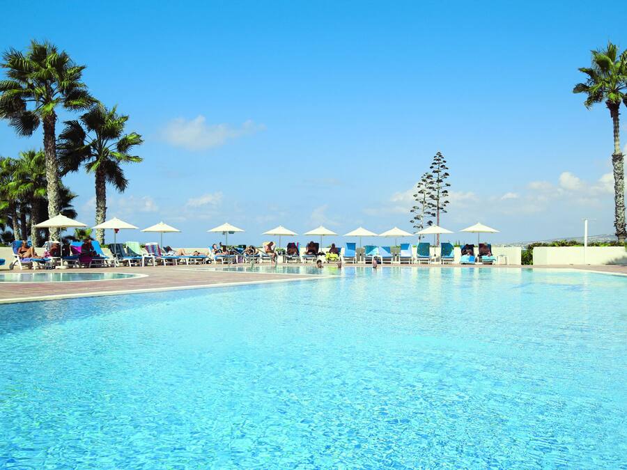 Piscina interna, 2 piscinas externas