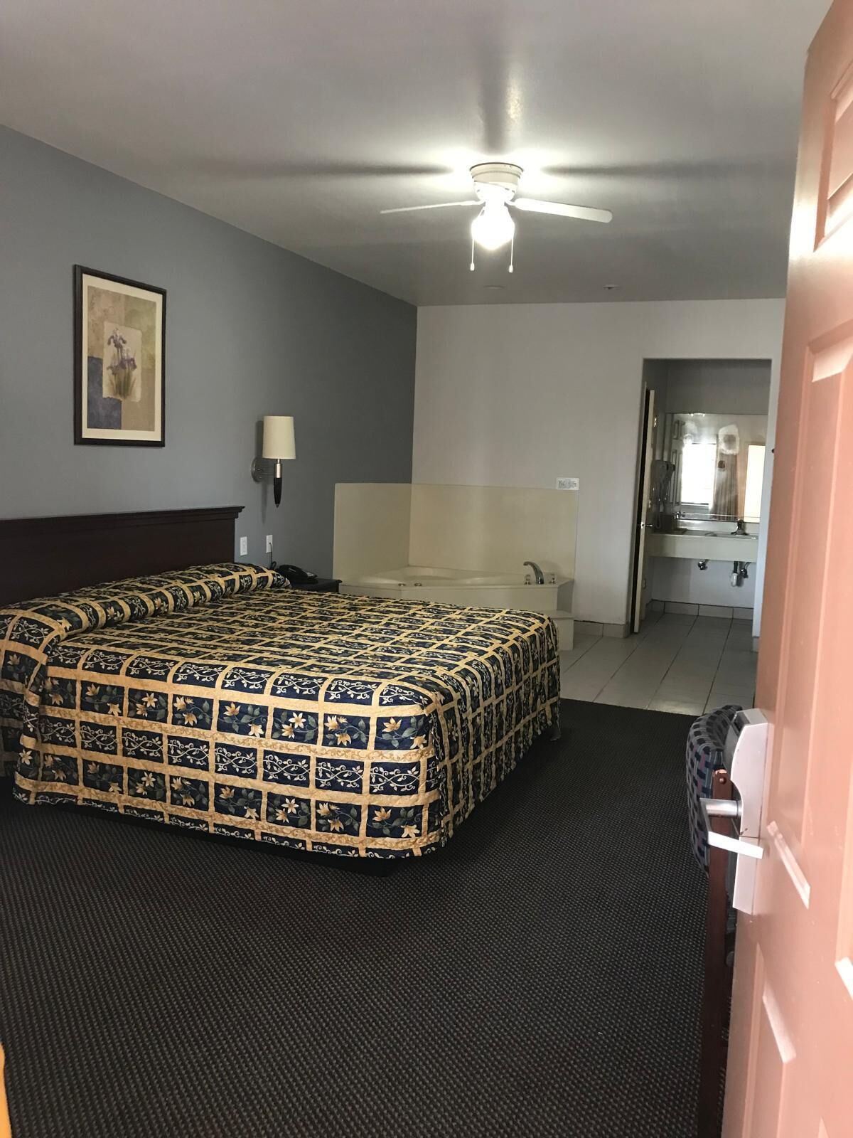 Escrivaninha, Wi-Fi de cortesia, roupa de cama