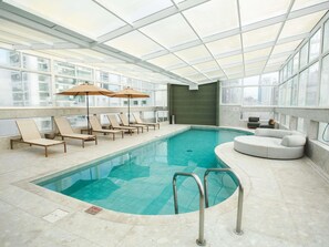 Piscina interior, piscina exterior 