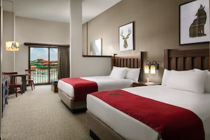 Suite Familiar (Waterpark Included) | Cofre no quarto, ferro/tábua de engomar, internet de alta velocidade