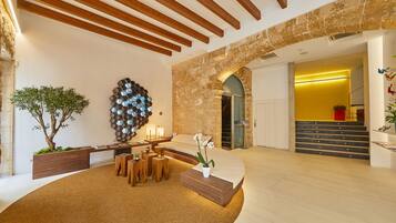 Área de estar no saguão