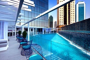 Piscina exterior, toldos gratuitos, espreguiçadeiras 