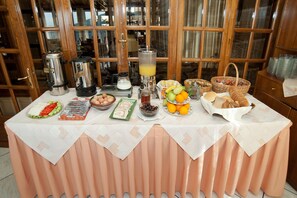 Pequeno-almoço tipo buffet diário incluído 
