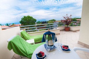 Suíte, banheira, ao lado do lago | Vista do quarto