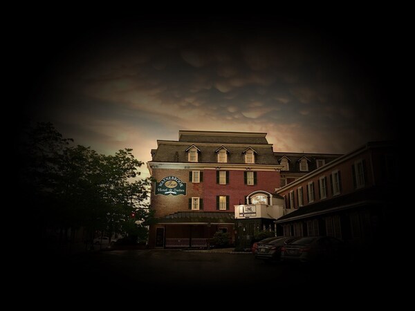 Waynebrook Inn, Est 1865 - Morgantown, PA