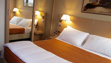 Lençóis italianos Frette, frigobar, cofres nos quartos, escrivaninha