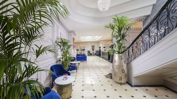 2 restaurantes, pequenos-almoços servidos
