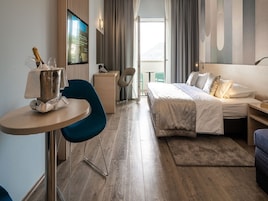 Quarto Duplo Superior, varanda, vista para o mar | Roupa hipoalergénica, cofre no quarto, secretária