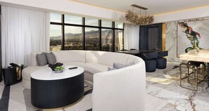 Penthouse Suite, 1 King Bed, Smoking, Jetted Tub (Separate Living Room) | Roupa de alta qualidade, cofre no quarto, secretária 