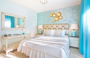 Roupas de cama premium, frigobar, cofres nos quartos