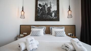 Quarto Standard, vista para o mar | 1 quarto, lençóis de algodão egípcio, roupa de alta qualidade, minibar