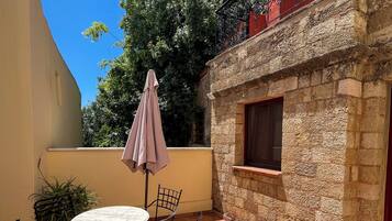 Mythos Junior Suite with Spa Tub | Vista do quarto