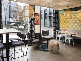 Pequeno-almoço tipo buffet diário (17 EUR por pessoa)