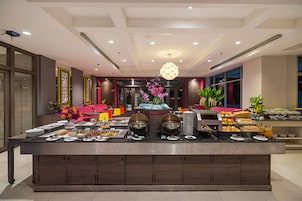 Pequeno-almoço tipo buffet diário mediante uma taxa 
