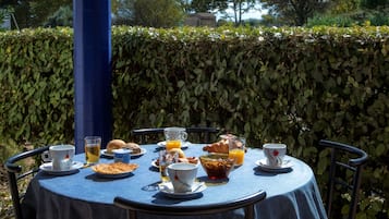 Pequeno-almoço continental diário (9.50 EUR por pessoa)