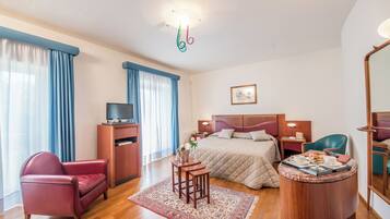 Quarto Duplo Deluxe | Lençóis de algodão egípcio, roupa de alta qualidade, minibar
