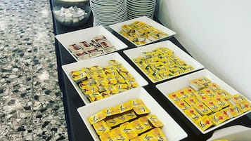 Café da manhã com buffet todos os dias mediante uma taxa