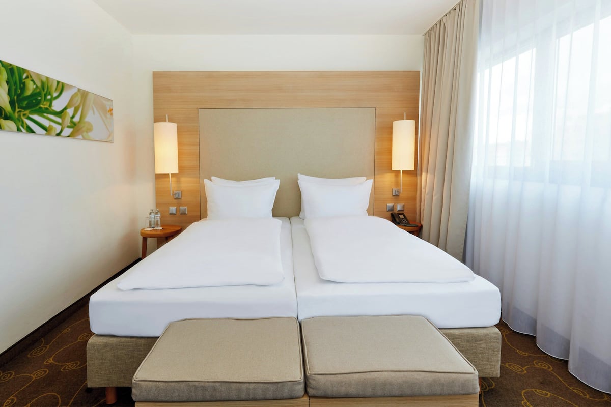 Quarto Superior, 1 cama de casal | Roupa de alta qualidade, cofre no quarto, secretária 