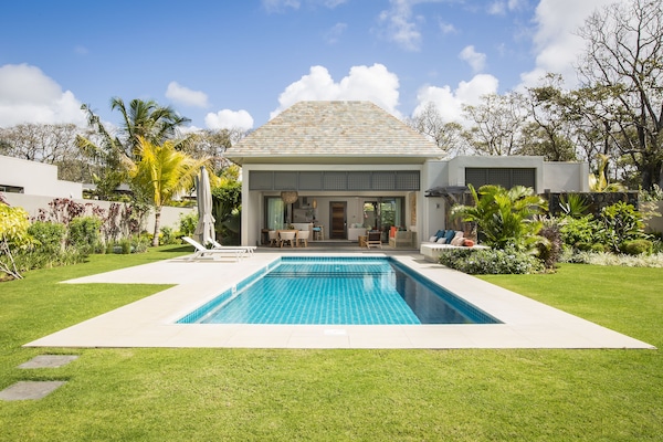 Minibar, cofre no quarto, secretária