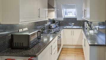 Estúdio (Apartment) | Cozinha privada | Geladeira, micro-ondas, cooktop, cafeteira/chaleira