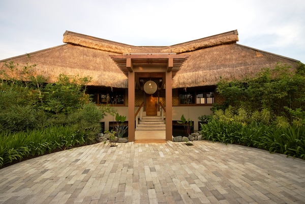 Eskaya Beach Resort And Spa - Panglao