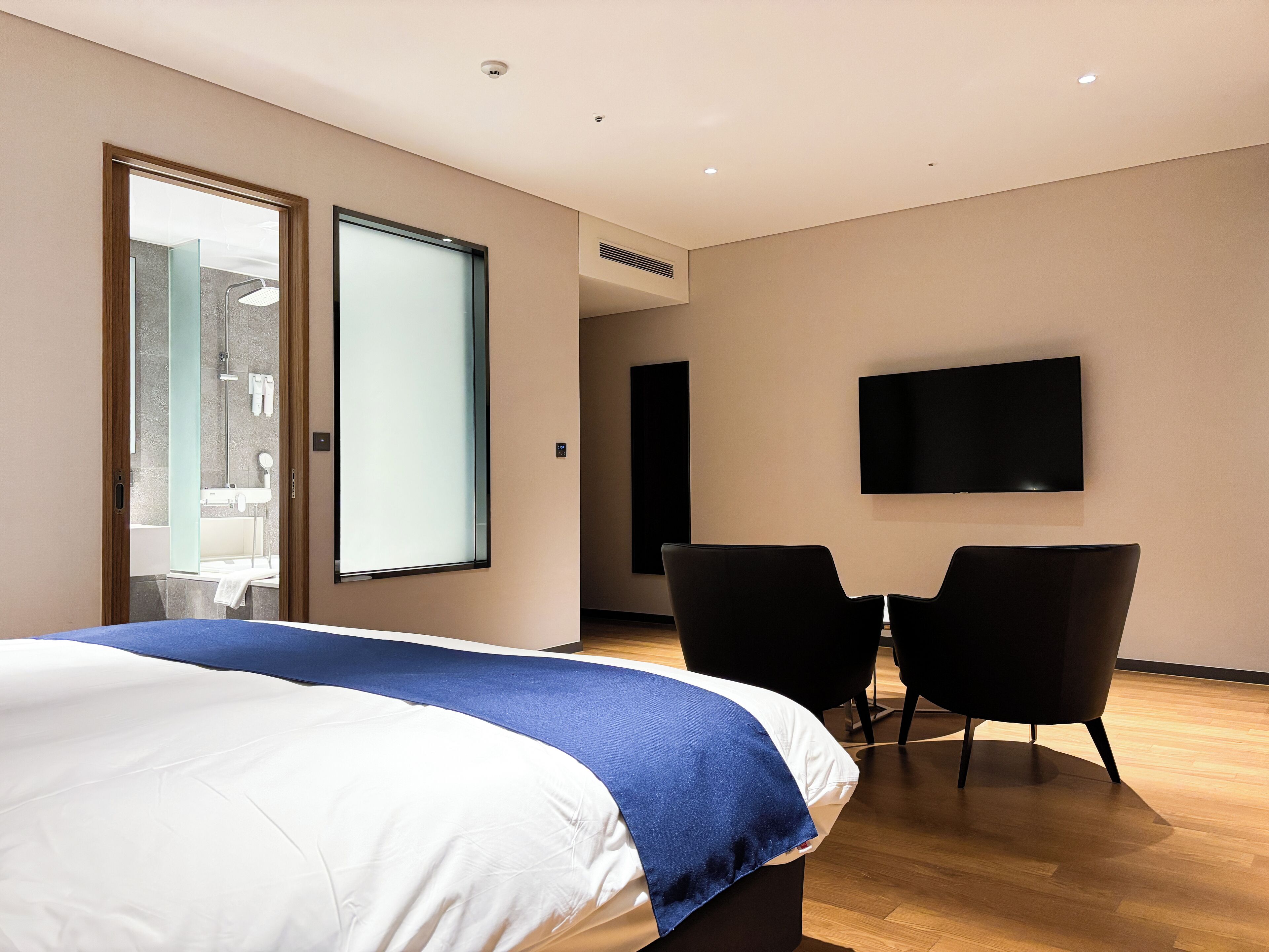 Suite Júnior, 1 cama king-size | Cofre no quarto, secretária 