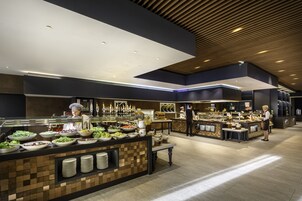 Café da manhã com buffet grátis todos os dias