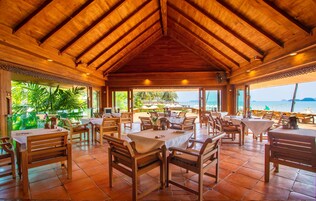 3 restaurantes, pequenos-almoços servidos 