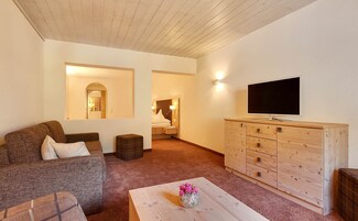 Quarto Familiar (Garnera) | Sala de estar | Televisor de ecrã plano de 32 polegadas com canais digitais, televisor 