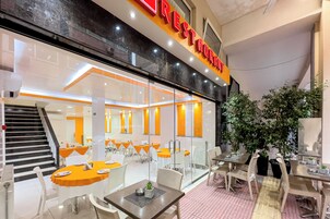 Pequenos-almoços, almoços, jantares servidos, cozinha grega 