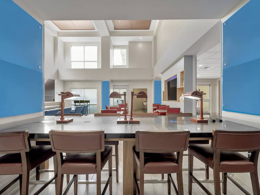 Café da manhã para viagem grátis todos os dias