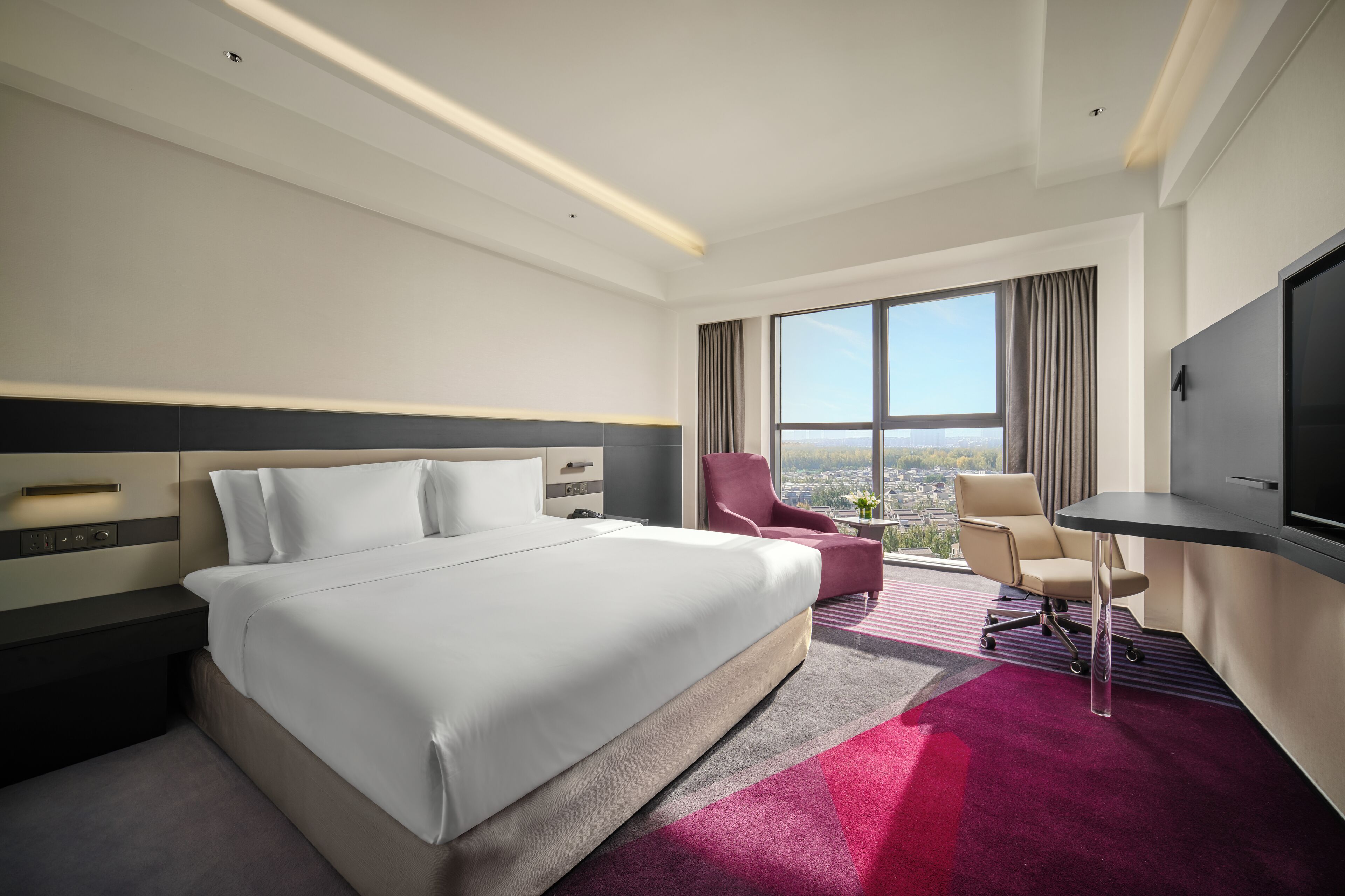 Roupa de alta qualidade, minibar, cofre com capacidade para portátil 