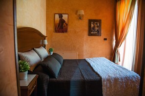 Suíte | Roupas de cama premium, frigobar, cofres nos quartos, escrivaninha