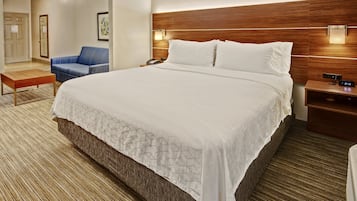 Cofres nos quartos, ferros/tábuas de passar roupa, berços grátis