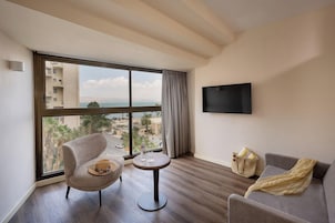 Suite Júnior | Sala de estar | Televisor 
