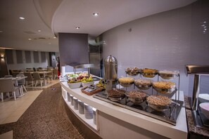 Café da manhã, almoço e jantar
