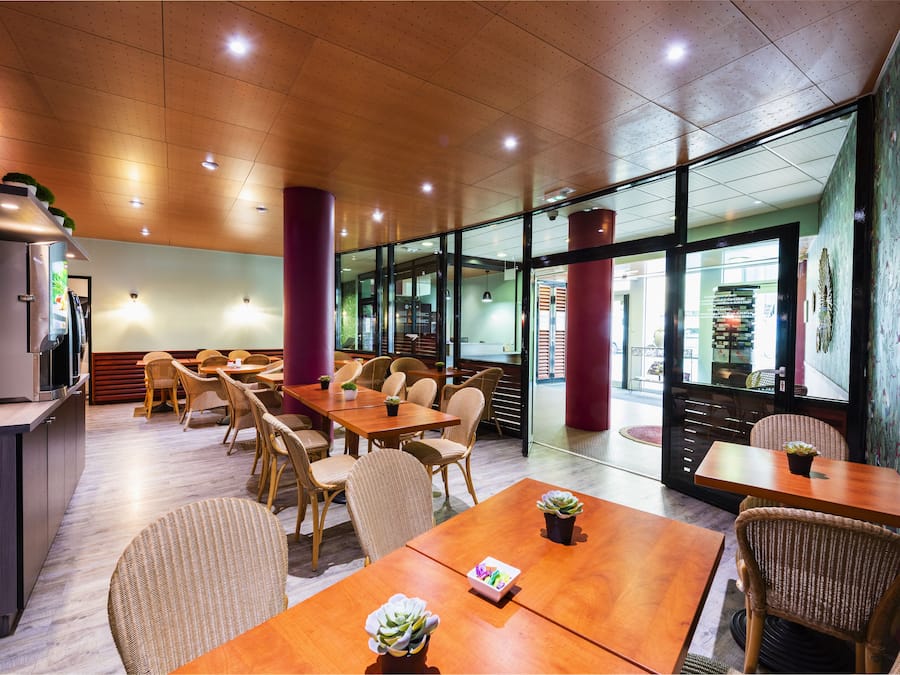 Pequeno-almoço tipo buffet diário (12 EUR por pessoa)