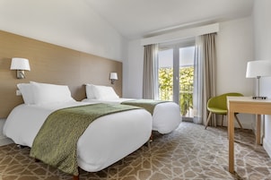 Apartamento, 2 quartos | Cofre no quarto, quartos insonorizados, ferro/tábua de engomar 