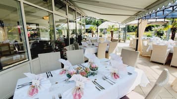 Culinária internacional, restaurante ao ar livre