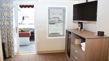 Quarto Básico, 1 cama de casal | Comodidade do quarto