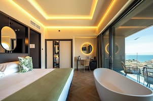 Penthouse Panorâmica, 1 cama king-size, terraço, vista para o mar | Minibar, com mobília individualizada, secretária